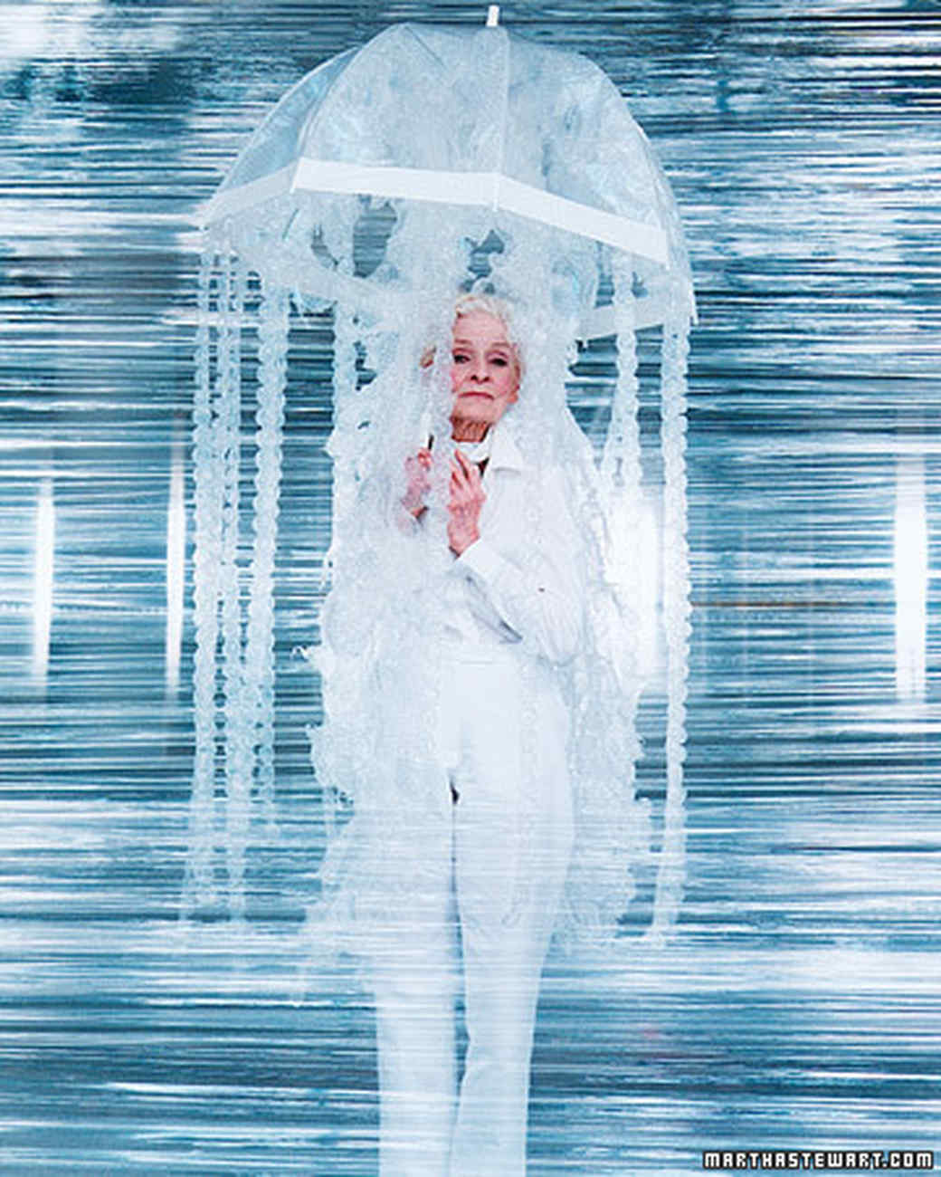 No-Sew Costume: Bubble Wrap Jellyfish | Martha Stewart No-Sew Costume: Bubble Wrap Jellyfish | Martha Stewart