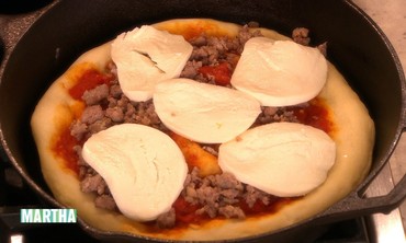Video: Emeril's Chicago-Style Pan Pizza with Sausage and Mushrooms ...
