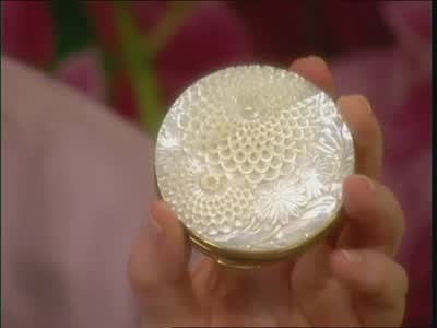 Video: Vintage Ladies Compacts | Martha Stewart