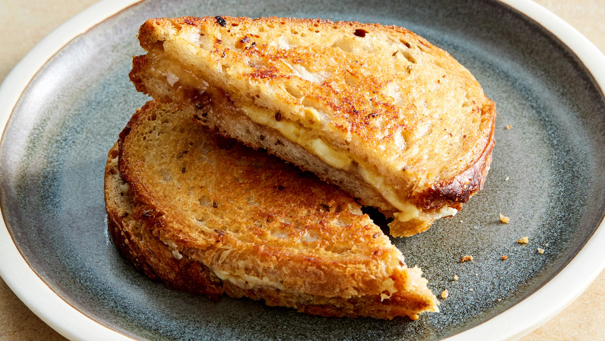 Grilled Gruyere Sandwich with Onion Jam Grilled Gruyere Sandwich with Onion Jam