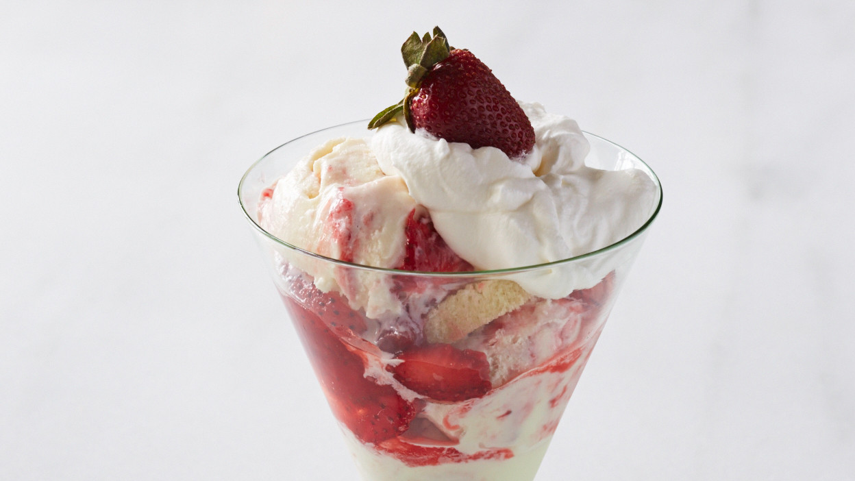 Strawberry-Shortcake Sundaes